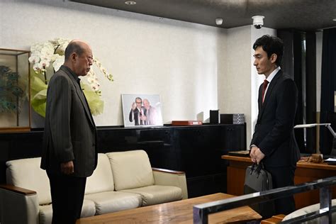 『罠の戦争』草彅剛演じる鷲津が政界進出 新たな敵は疑惑の後援会長｜real Sound｜リアルサウンド 映画部