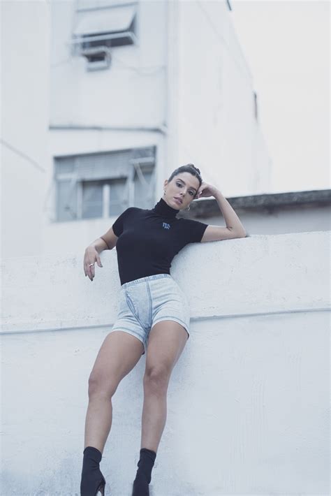 Revista Portfolio Bate Papo Exclusivo Com A Atriz Giovanna Lancellotti