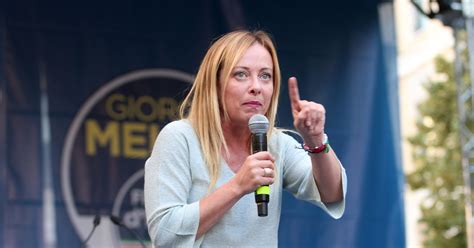 Giorgia Meloni la confessione più intima Mi tremano le mani Libero Quotidiano