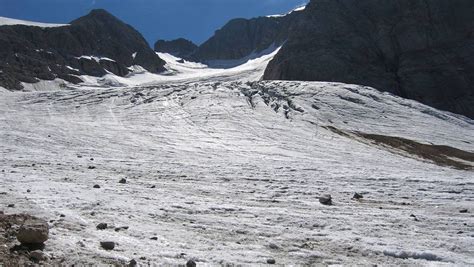 Video Effondrement Dun Glacier Dans Les Alpes Italiennes Au Moins