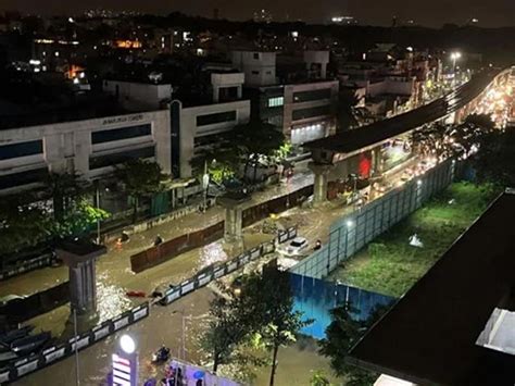 Heavy Rain Batters Bengaluru Many Roads Flooded Cars Damaged