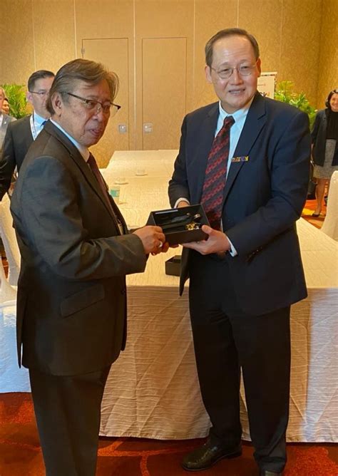 Abang Johari Bertemu Dengan Empat Kementerian Dan Syarikat Di Singapura