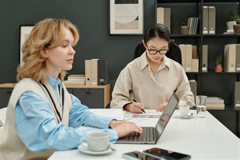 Two Businesswomen Coworking In Open Office Stock Image Image Of Girl