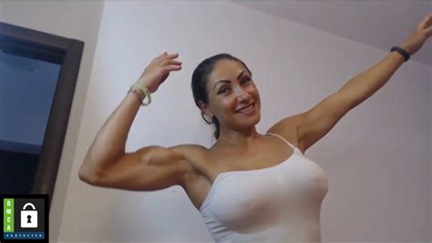 Isabelle Amelie R Musclegirlsflexing