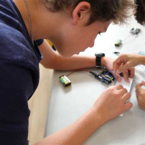 CODE ACADEMY Android Apps Arduino BrainStorm STEM Education