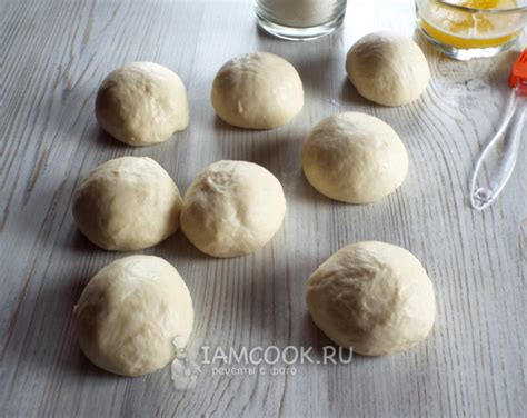Плюшки на кефире в духовке с дрожжами — рецепт с фото пошагово