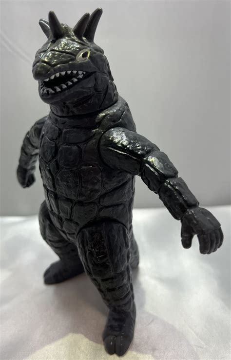 Yahooオークション 当時物 バンダイ ウルトラ怪獣シリーズ 昭和レ
