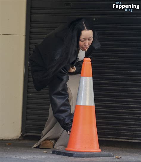 🔴 Noah Cyrus Flashes Her Nude Tits As She Smokes Outside Her Sydney Hotel 35 Photos Fappeninghd