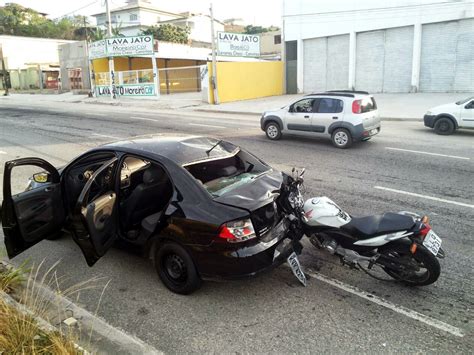 Acidente grave na RJ duas pessoas feridas na manhã desta terça feira Fique Bem Informado