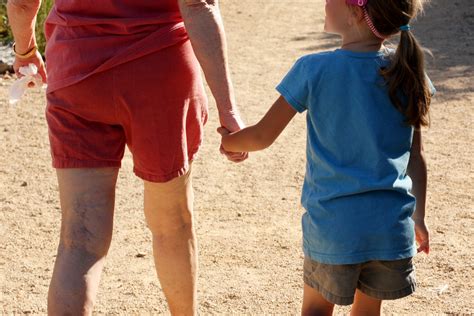 Además De Ser Ineficaces Las Nalgadas Son Dañinas Para Los Niños Español