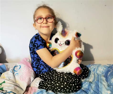 Tantrums To Smiles Zuru Rainbocorns Big Bow Surprise Review