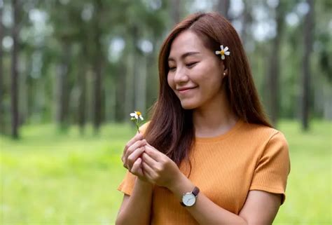 5 Ciri Perempuan Pintar Dilihat Dari Kebiasaan Hariannya Lifestyle