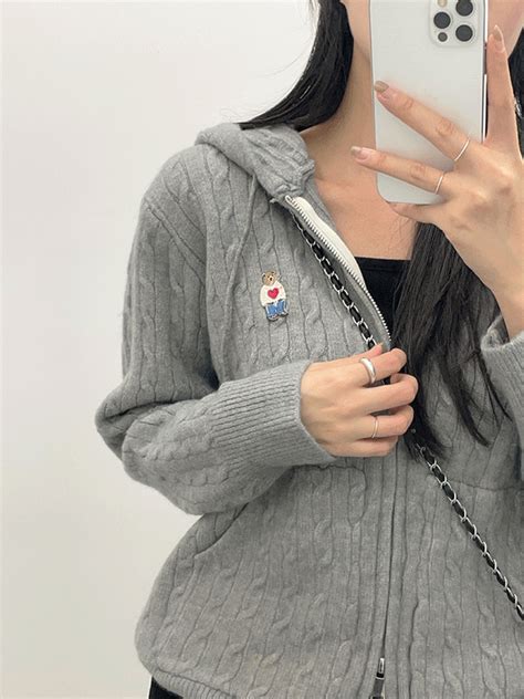 겨울 영 패션 스쿨룩 완성 꾸안꾸 꽈배기 니트 하트 투 곰돌이 후드 점퍼 투웨이 집업 넉넉한 사이즈 88까지~ 색감 완전 예쁘고 휘뚜루마뚜루 베이직 잇 템 에이블리