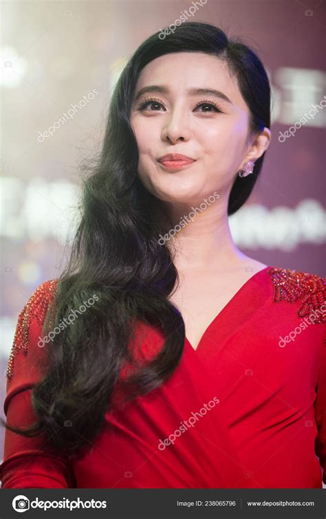 Chinese Actress Fan Bingbing Poses Promotional Event Osim Massage