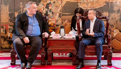 空中客车成都飞机全生命周期服务有限公司总经理布莱恩Brian AGNEW一行来省经济合作局拜访交流 界面新闻