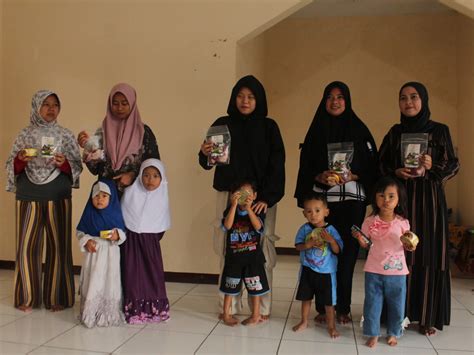 Berantas Stunting Assyifa Peduli Distribusikan Daging Kurban Kepada