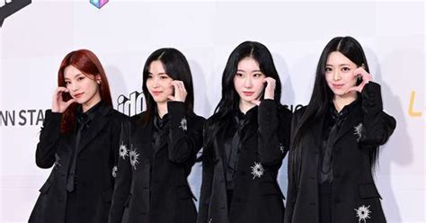 사진 있지 러블리 블랙 조선비즈