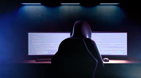 어두운 분위기와 여러 디스플레이와 위험한 후드 해커 3d 렌더링 서비스 거부 공격에 대한 스톡 사진 및 기타 이미지 서비스 거부 공격 3차원 형태 Revolution