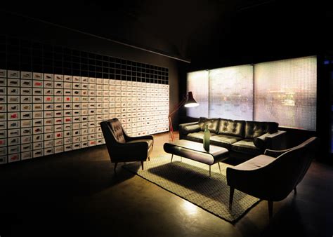 Bureau De Change Places Projections In Made Showroom