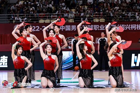 靓丽风景线！cba浙江队美女啦啦队晒九宫格镜头 搜狐大视野 搜狐新闻