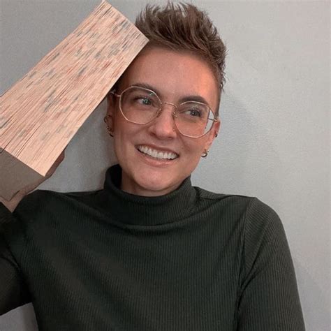 Ericas Bookshelf Instagram Tiktok Linktree