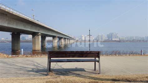 한강 벤치 고독 여유 감성 사진이미지일러스트캘리그라피 Emoditor작가