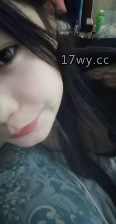 01年小美女主播狗子 按摩店直播被技师揩油吃豆腐 撸先生