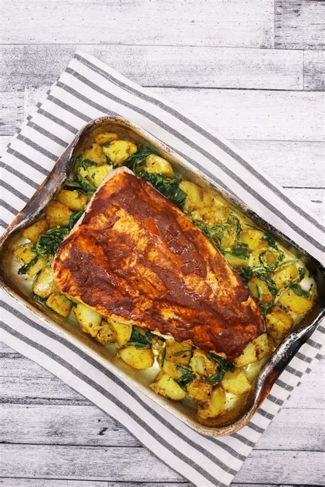 Spiced Salmon With Traybaked Saag Aloo Felly Bull