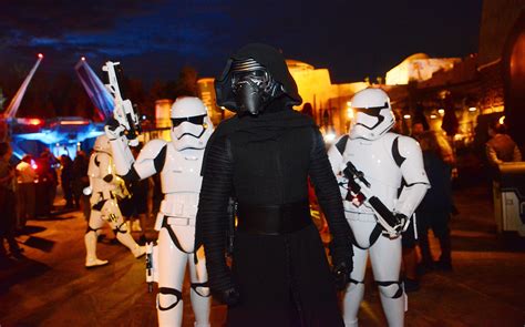 „Дисниленд” откри нова част посветена на „Междузвездни войни” ГАЛЕРИЯ Nova