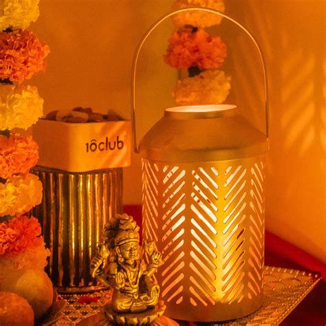 Jaali Leaf Metal Lantern 10clubhomes