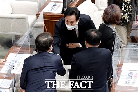 얼굴도장 쾅쾅서울시의회 개회식 참석한 오세훈 Tf사진관 포토 기사 더팩트