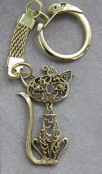 Бронзовый брелок кошка ажурная