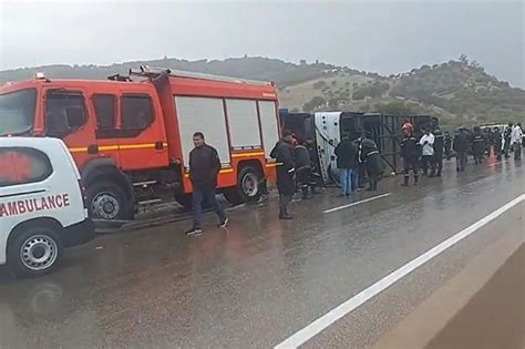 Al Menos 11 Muertos Y Decenas De Heridos Al Volcar Un Autobús En Taza
