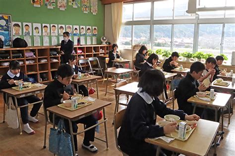 学校給食・くじら交流の日 長門の話題 長門市ホームページ