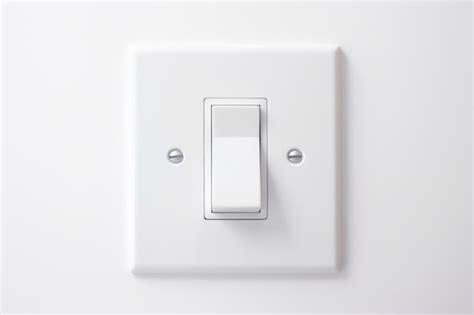 Un Fond Blanc Avec Un Interrupteur De Lumière Noire Photo Premium
