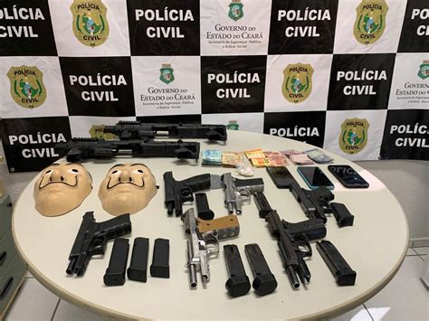 Dez pessoas são detidas e arsenal é apreendido após chacina na