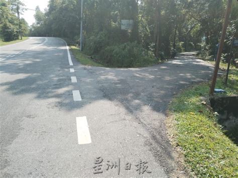 轿车摩托相撞 骑士亡