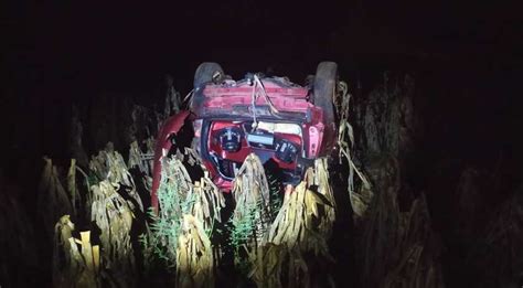 Veículo sai da pista e capota na SC em Descanso