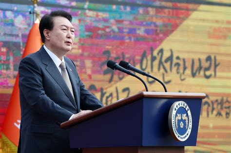 尹 지지율 2p 올라 34與 31·野 28 한국경제