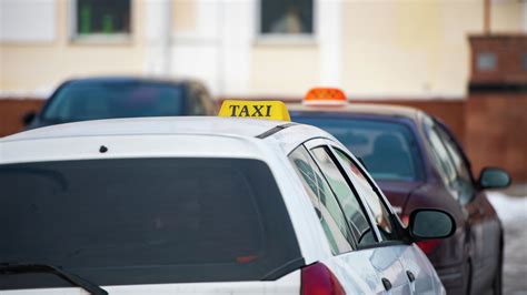 Таксистка украла у пенсионера деньги — Новости Хабаровска