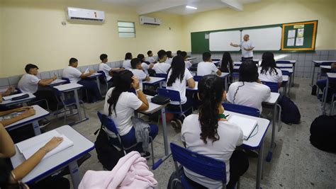 Alece aprova reajuste de no salário dos professores da rede estadual Cn Sem medo da