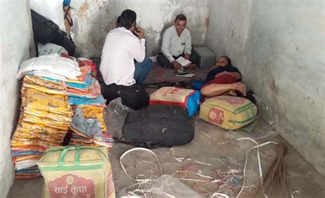 रुपन्देहीका तस्कर परासीमा अवैध कपडा बरामद अन्नपूर्ण पोस्ट्