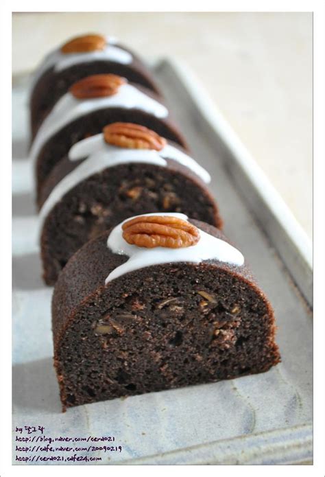 달지 않고 은은하게 다가오는 다양한 맛을 가진 초코 파운드 케이크에요~ Chocolatier 영어로 초콜릿티어 음식