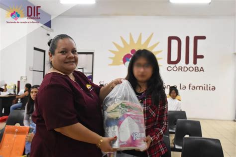 Entrega DIF Córdoba despensas a alumnos destacados DIF Córdoba