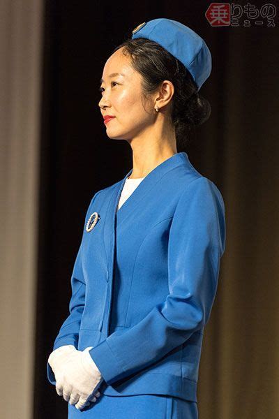 画像ギャラリー あの「ドジでのろまな亀」の制服も Jal釜山線50周年パーティーに社長と歴代ca制服登場（写真22枚） 乗りものニュース