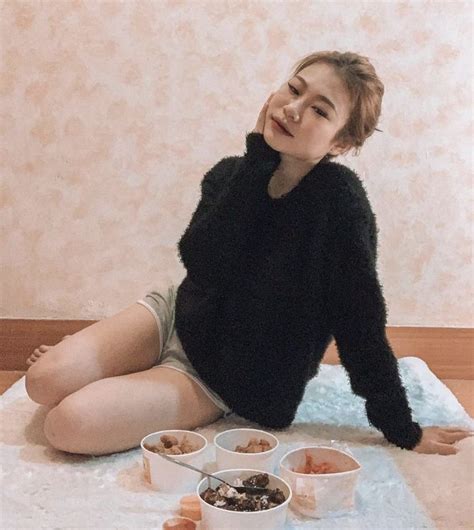 Cantiknya Selebgram Vey Ruby Jane Saat Minum Boba Foto 4