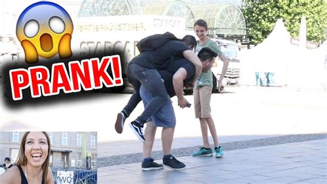 Auf Der Straße Pranken Mit Meinem Bruder Youtube