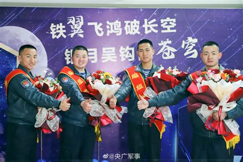鹰击夜空飞行学员进行夜间编组单飞训练