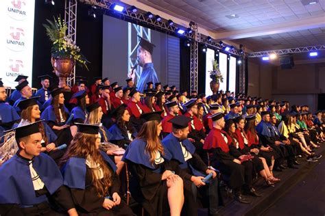 Formatura da Unipar celebra as conquistas de 330 acadêmicos
