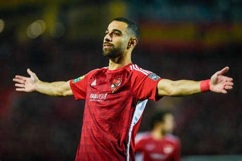 الأهلي يجدد عقد السولية